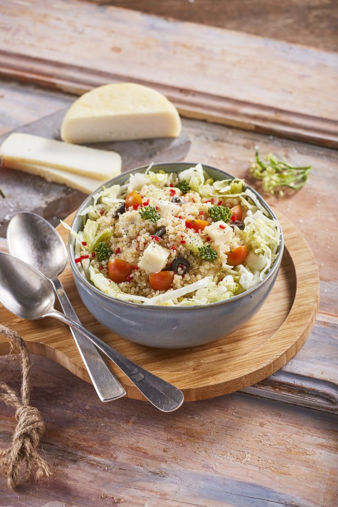 Salada de quinoa com queijo de Nisa - Revista Veggie